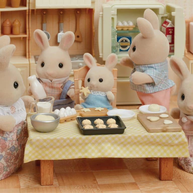 Sylvanian Families Milk Rabbit Family: Creative Play for Kids 3+